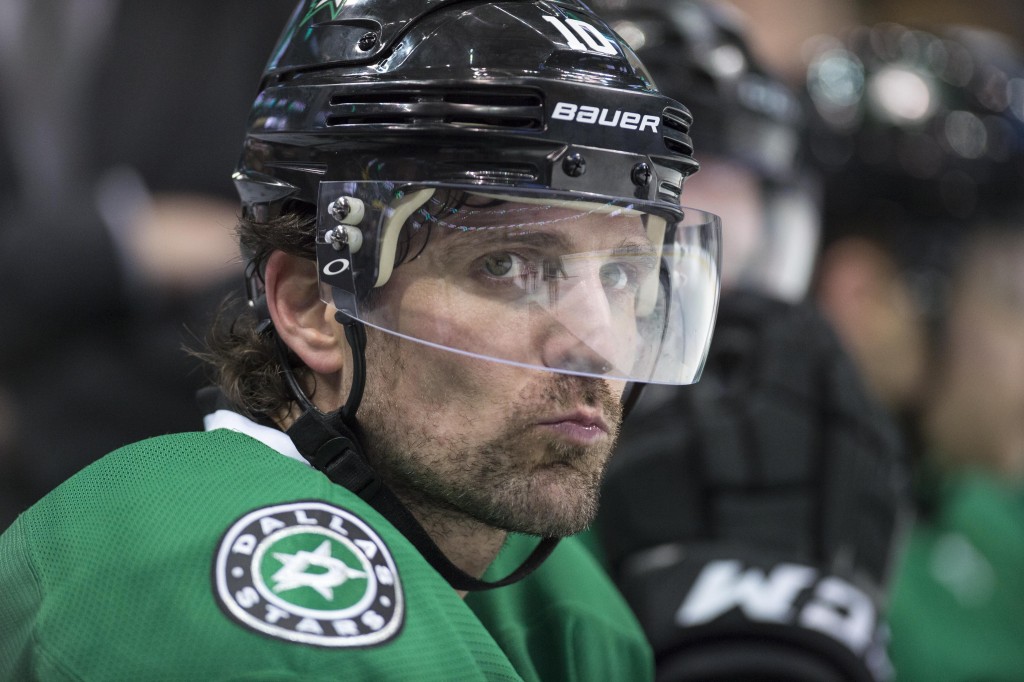 Patrick Sharp To Have Season-Ending Hip Surgery