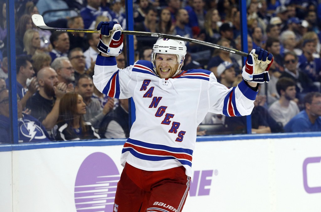 Steven Kampfer Out Four To Six Weeks With Broken Hand