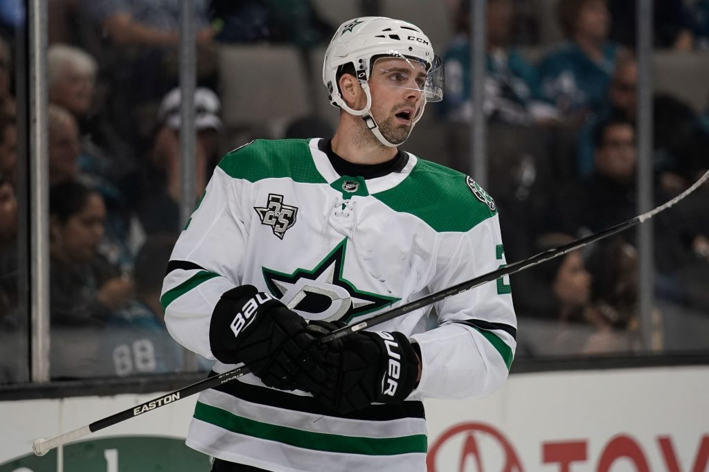 Nashville Predators Sign Dan Hamhuis