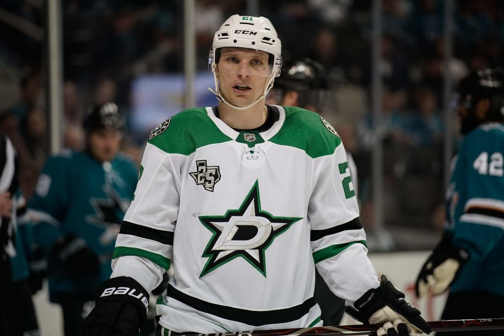 Canucks Activate Roussel, Will Carry 24 Players Until Sunday