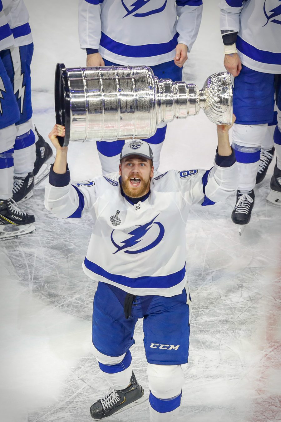 Tampa Bay Lightning Sign Erik Cernak, Jan Rutta