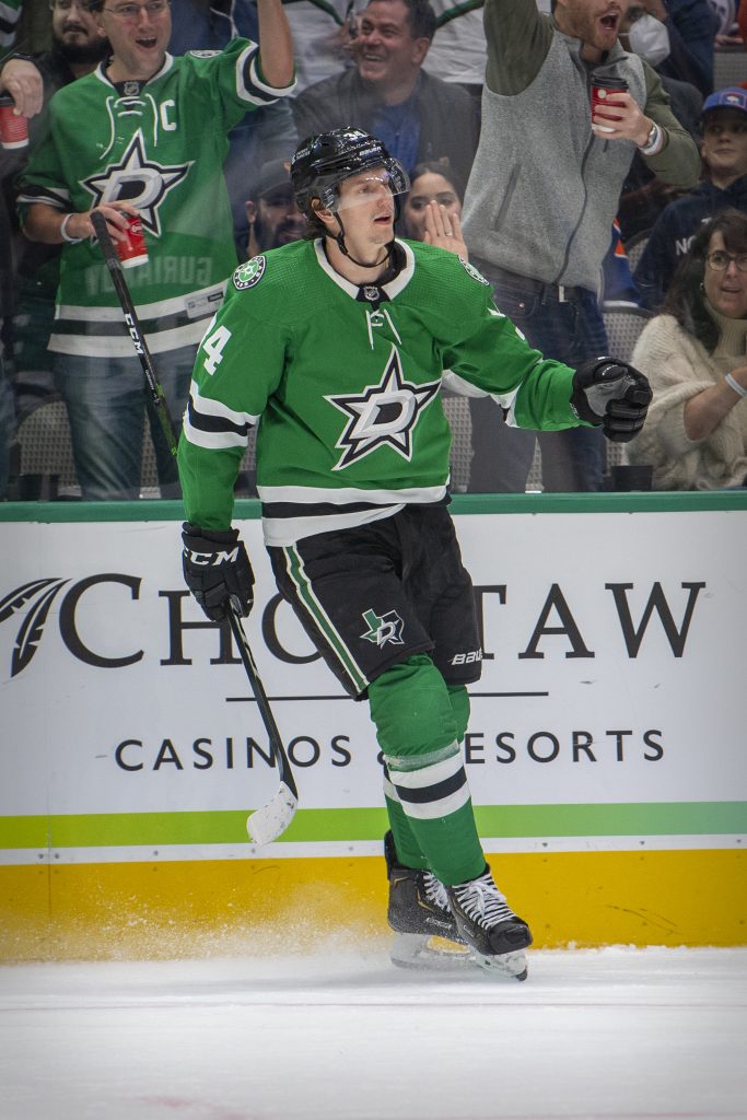 Dallas Stars Sign Denis Gurianov