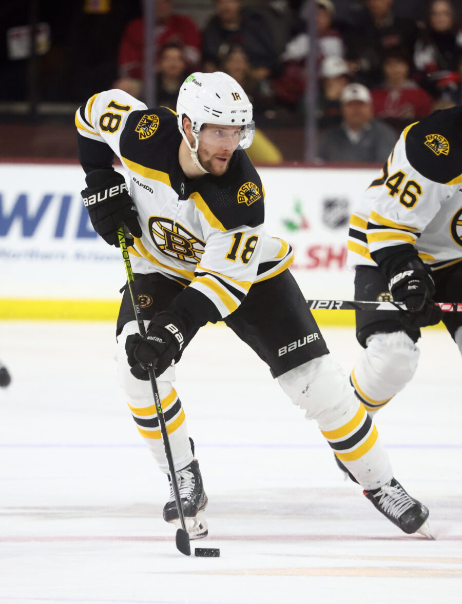 Boston Bruins Extend Pavel Zacha