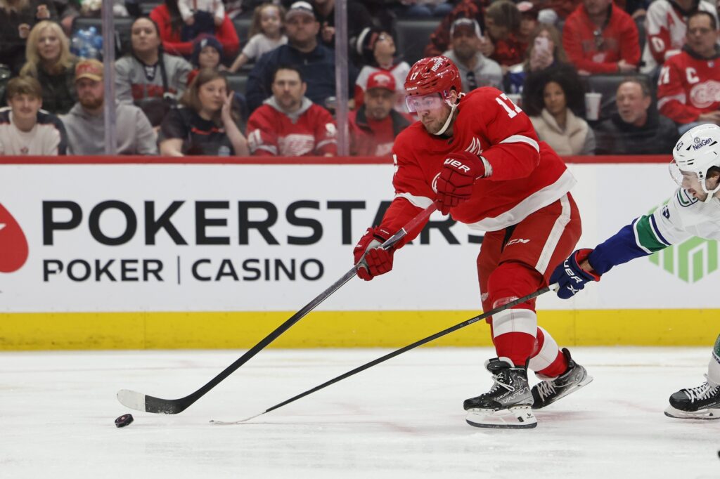 Canucks Sign Daniel Sprong