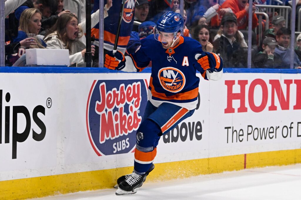 Avalanche Acquire Brock Nelson From Islanders