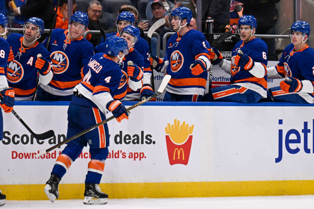 Islanders Re-Sign Tony DeAngelo