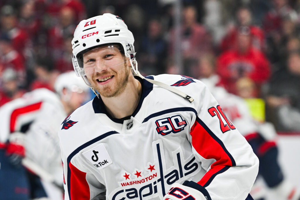 Senators Sign Lars Eller