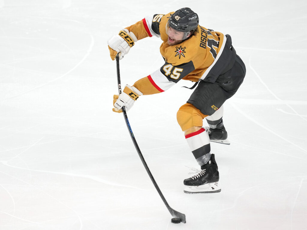 Jake Bischoff, Gage Quinney Sign With KHL's Shanghai Dragons